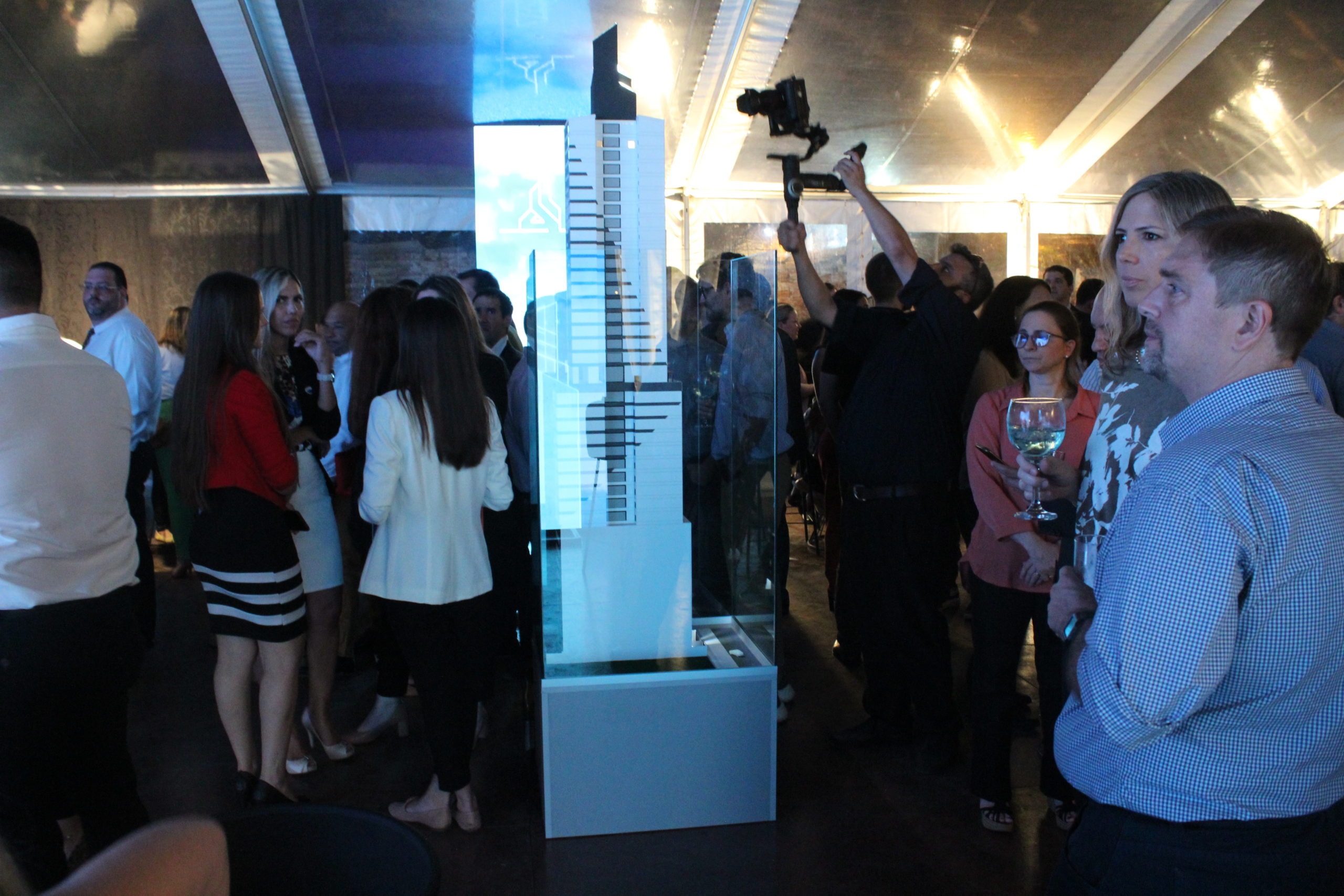 Sudameris presenta: Petra Icon, Asunción se ilumina - Revista PLUS