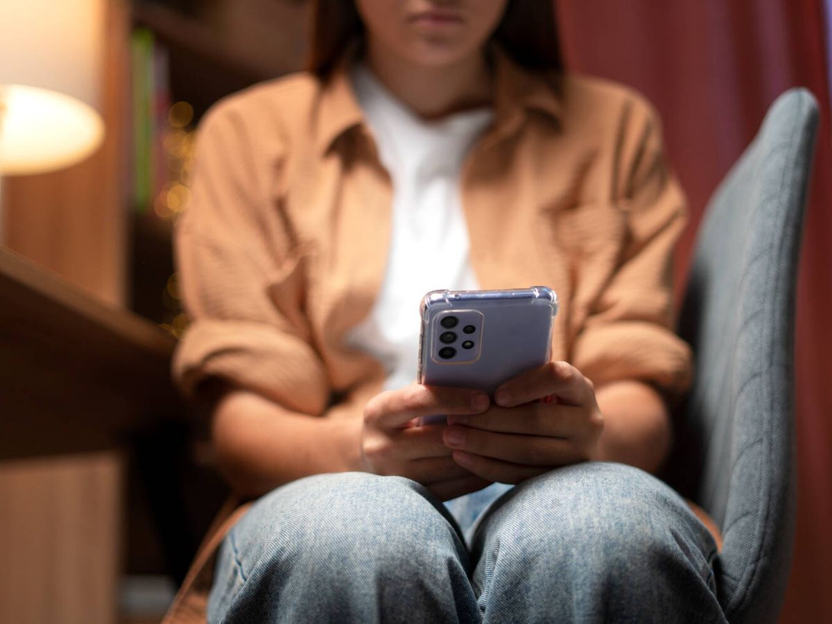 Nueva York planea una ley para limitar el adictivo algoritmo de las redes para los menores ...