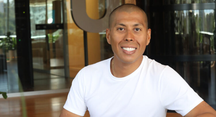 Miguel Vázquez fue elegido como el Personaje del Año 2024 por la Revista PLUS – Revista PLUS